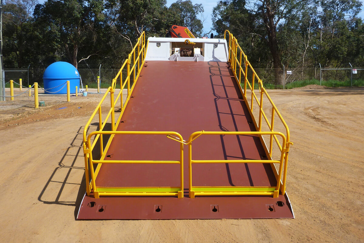 MACK Metroliner 8×4 Tilt Tray Crane Truck | CT086 | Plantman