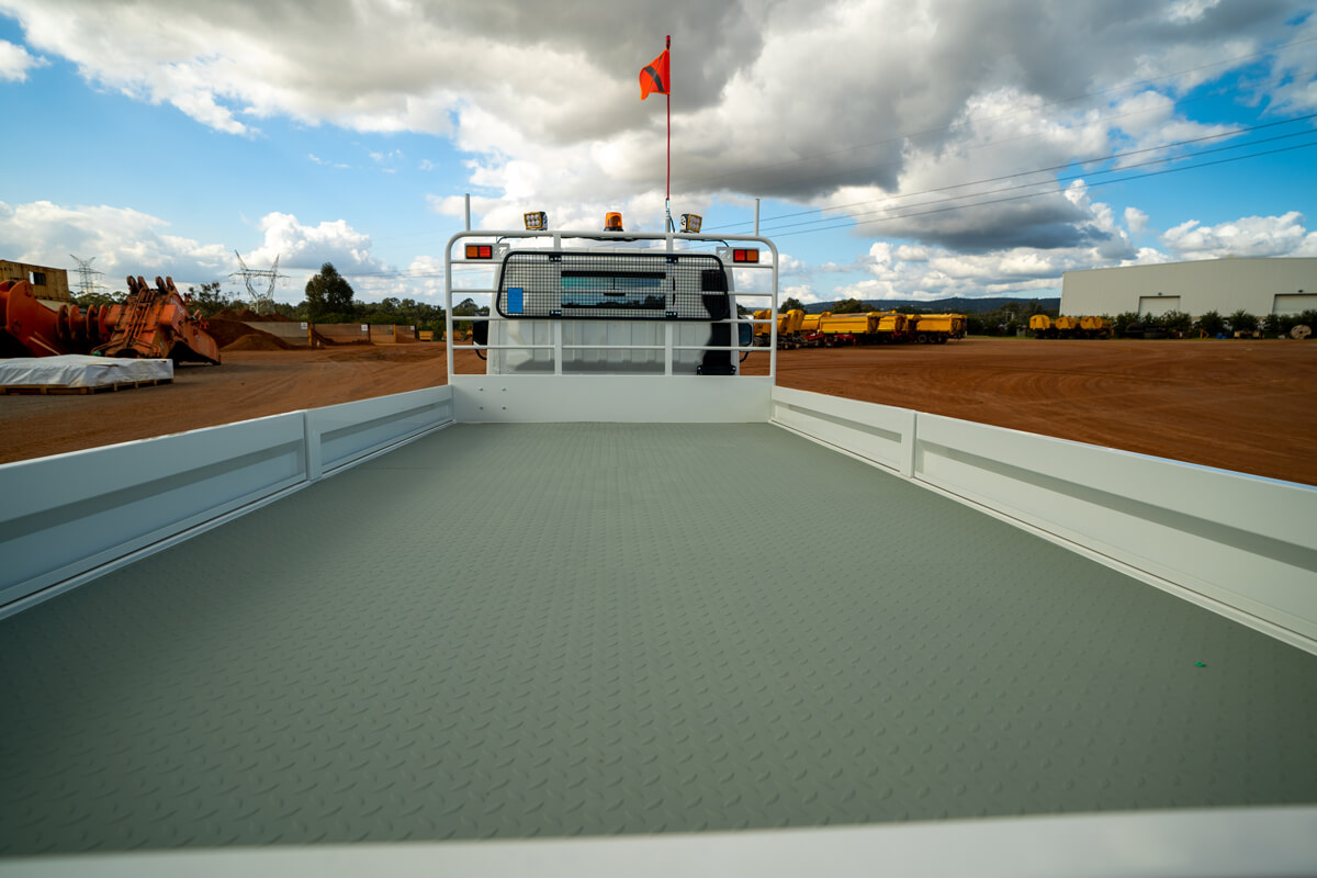 2022 FUSO 815MWB 4×2 FLAT TRAY TRUCK | Plantman