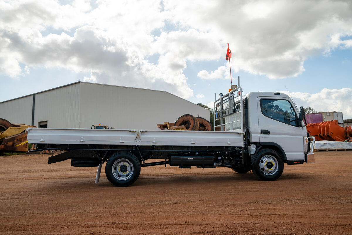 2022 FUSO 815MWB 4×2 FLAT TRAY TRUCK | Plantman