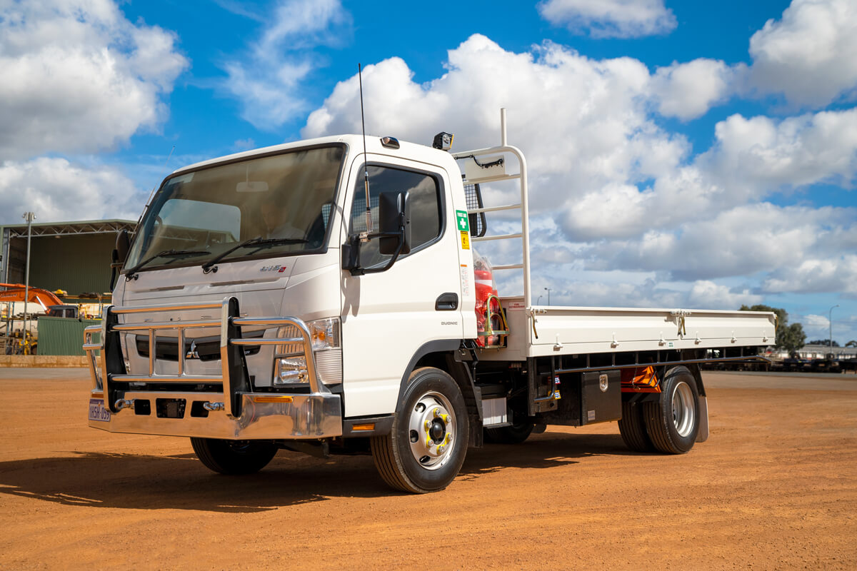 2022 FUSO 815MWB 4×2 FLAT TRAY TRUCK | BECHTEL EQUIPMENT | Plantman